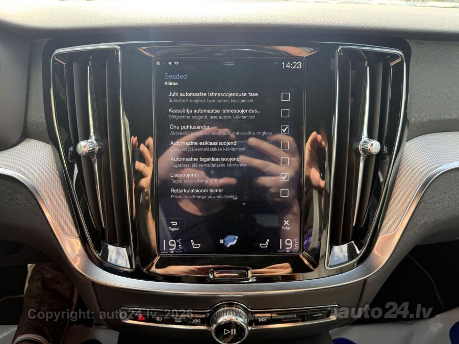 Pelēks Volvo V60 2021 Tartu, ar dzinēja tilpumu 2.00 L un nobraukumu 179 tūkst. km par 20799 €, foto 18 vietnē AUTOMOTO.COM.LV