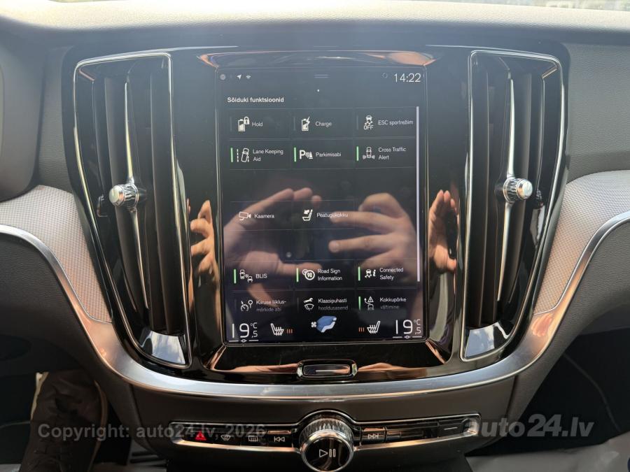 Pelēks Volvo V60 2021 Tartu, ar dzinēja tilpumu 2.00 L un nobraukumu 179 tūkst. km par 20799 €, foto 19 vietnē AUTOMOTO.COM.LV