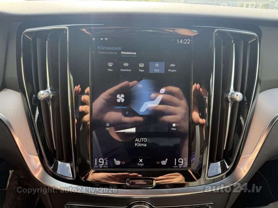 Pelēks Volvo V60 2021 Tartu, ar dzinēja tilpumu 2.00 L un nobraukumu 179 tūkst. km par 20799 €, foto 21 vietnē AUTOMOTO.COM.LV