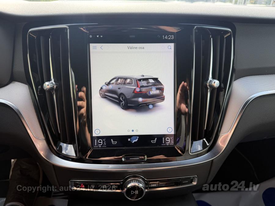 Pelēks Volvo V60 2021 Tartu, ar dzinēja tilpumu 2.00 L un nobraukumu 179 tūkst. km par 20799 €, foto 22 vietnē AUTOMOTO.COM.LV