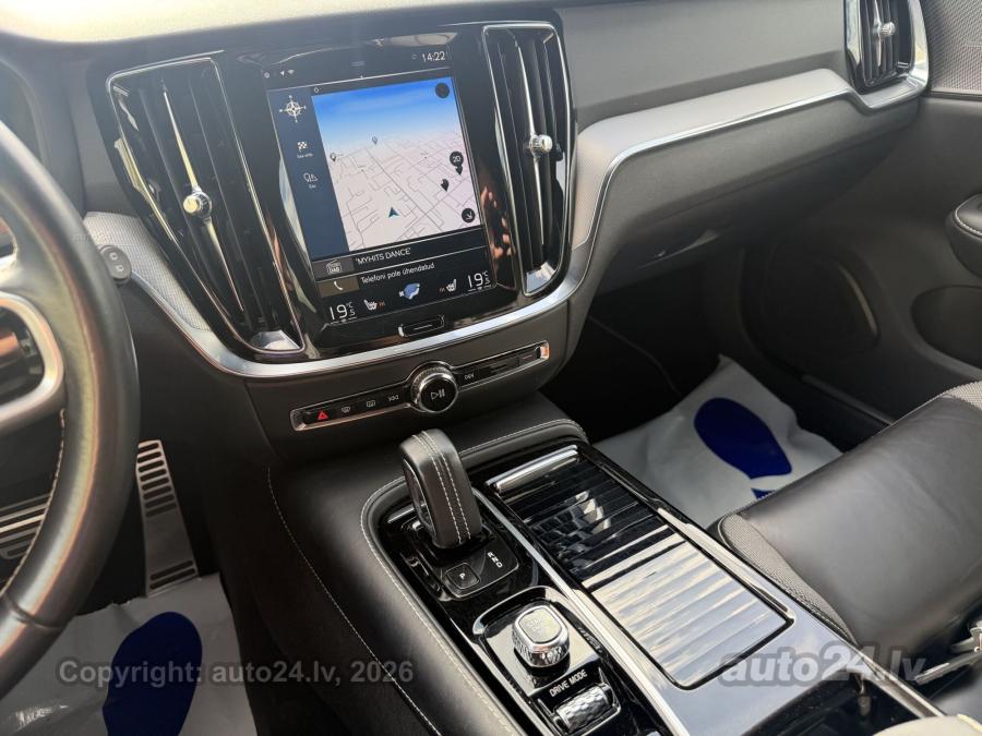 Pelēks Volvo V60 2021 Tartu, ar dzinēja tilpumu 2.00 L un nobraukumu 179 tūkst. km par 20799 €, foto 24 vietnē AUTOMOTO.COM.LV