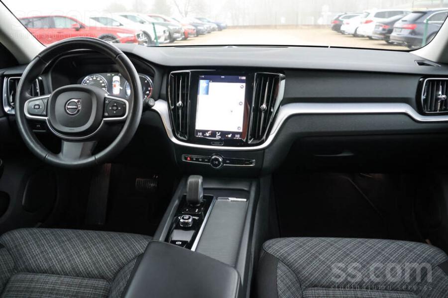 Pelēks Volvo V60 2021 Tukums, ar dzinēja tilpumu 2.00 L un nobraukumu 195 tūkst. km par 100 €, foto 7 vietnē AUTOMOTO.COM.LV