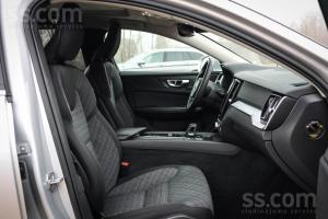 Pelēks Volvo V60 2021 Tukums, ar dzinēja tilpumu 2.00 L un nobraukumu 195 tūkst. km par 100 €, foto 9 vietnē AUTOMOTO.COM.LV