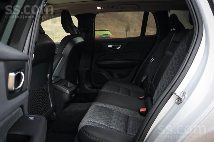 Pelēks Volvo V60 2021 Tukums, ar dzinēja tilpumu 2.00 L un nobraukumu 195 tūkst. km par 100 €, foto 10 vietnē AUTOMOTO.COM.LV
