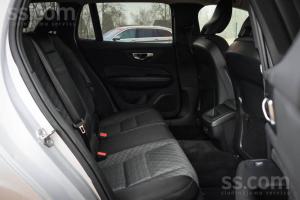 Pelēks Volvo V60 2021 Tukums, ar dzinēja tilpumu 2.00 L un nobraukumu 195 tūkst. km par 100 €, foto 11 vietnē AUTOMOTO.COM.LV