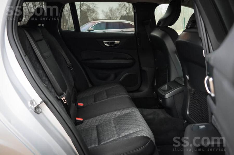 Pelēks Volvo V60 2021 Tukums, ar dzinēja tilpumu 2.00 L un nobraukumu 195 tūkst. km par 100 €, foto 11 vietnē AUTOMOTO.COM.LV
