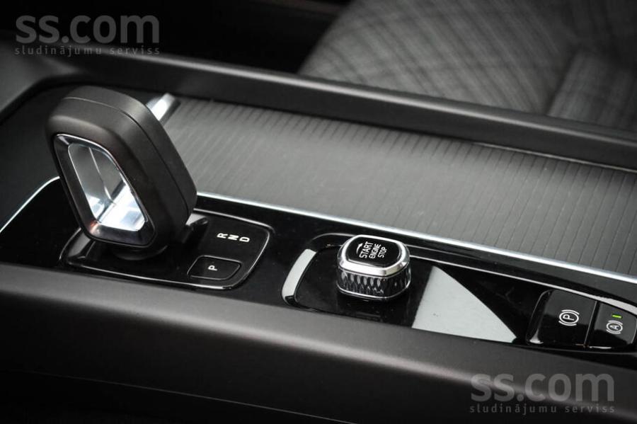 Pelēks Volvo V60 2021 Tukums, ar dzinēja tilpumu 2.00 L un nobraukumu 195 tūkst. km par 100 €, foto 15 vietnē AUTOMOTO.COM.LV