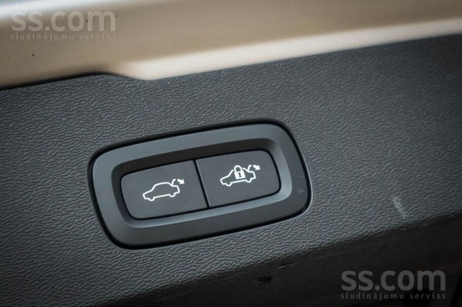 Pelēks Volvo V60 2021 Tukums, ar dzinēja tilpumu 2.00 L un nobraukumu 195 tūkst. km par 100 €, foto 23 vietnē AUTOMOTO.COM.LV