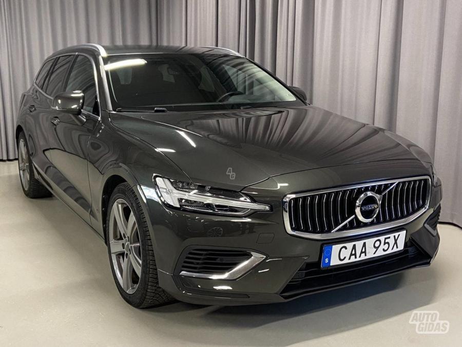 Pelēks Volvo V60 2022 Kauņa, ar dzinēja tilpumu 0.00 L un nobraukumu 65 tūkst. km par 34769 €, foto 1 vietnē AUTOMOTO.COM.LV