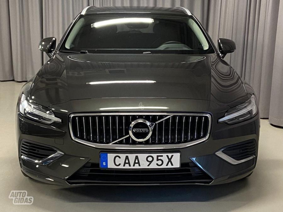 Pelēks Volvo V60 2022 Kauņa, ar dzinēja tilpumu 0.00 L un nobraukumu 65 tūkst. km par 34769 €, foto 2 vietnē AUTOMOTO.COM.LV