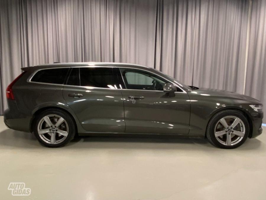 Pelēks Volvo V60 2022 Kauņa, ar dzinēja tilpumu 0.00 L un nobraukumu 65 tūkst. km par 34769 €, foto 4 vietnē AUTOMOTO.COM.LV