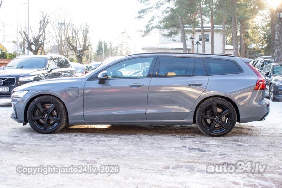 Grey Volvo V60 2022 in Tallinn, with an engine capacity of 2.00 L and mileage of 106 thousand km for 35990 €, photo 6 on AUTOMOTO.COM.LV