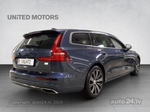 Pelēks Volvo V60 2022 Tallina, ar dzinēja tilpumu 2.00 L un nobraukumu 39 tūkst. km par 35990 €, foto 3 vietnē AUTOMOTO.COM.LV