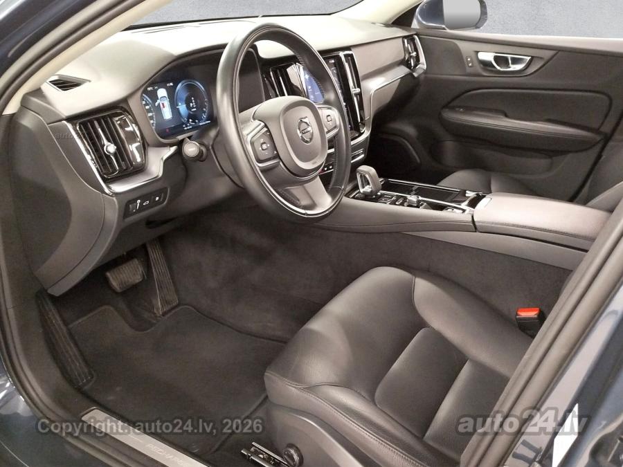 Pelēks Volvo V60 2022 Tallina, ar dzinēja tilpumu 2.00 L un nobraukumu 39 tūkst. km par 35990 €, foto 4 vietnē AUTOMOTO.COM.LV