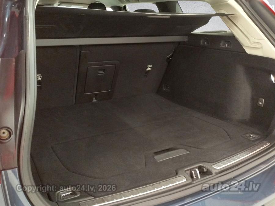 Pelēks Volvo V60 2022 Tallina, ar dzinēja tilpumu 2.00 L un nobraukumu 39 tūkst. km par 35990 €, foto 9 vietnē AUTOMOTO.COM.LV