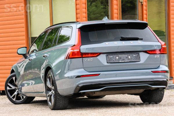 Pelēks Volvo V60 2022 Tukums, ar dzinēja tilpumu 2.00 L un nobraukumu 191 tūkst. km par 18990 €, foto 4 vietnē AUTOMOTO.COM.LV
