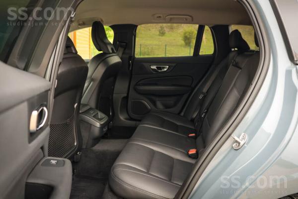 Pelēks Volvo V60 2022 Tukums, ar dzinēja tilpumu 2.00 L un nobraukumu 191 tūkst. km par 18990 €, foto 7 vietnē AUTOMOTO.COM.LV