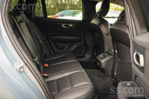 Pelēks Volvo V60 2022 Tukums, ar dzinēja tilpumu 2.00 L un nobraukumu 191 tūkst. km par 18990 €, foto 9 vietnē AUTOMOTO.COM.LV