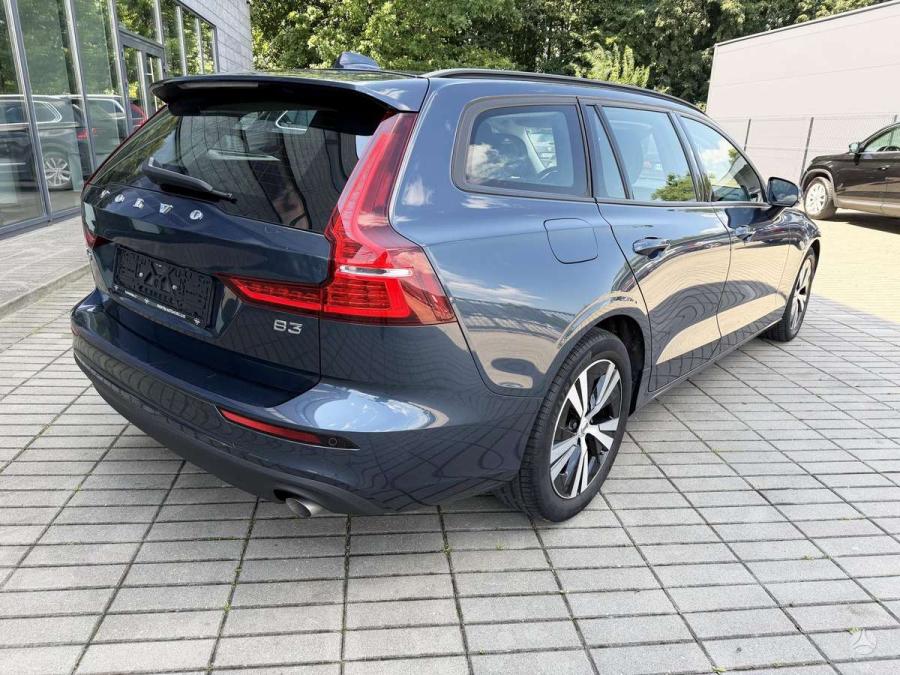 Grey Volvo V60 2022 in Kaunas, with an engine capacity of 1.97 L and mileage of 198 thousand km for 15900 €, photo 4 on AUTOMOTO.COM.LV