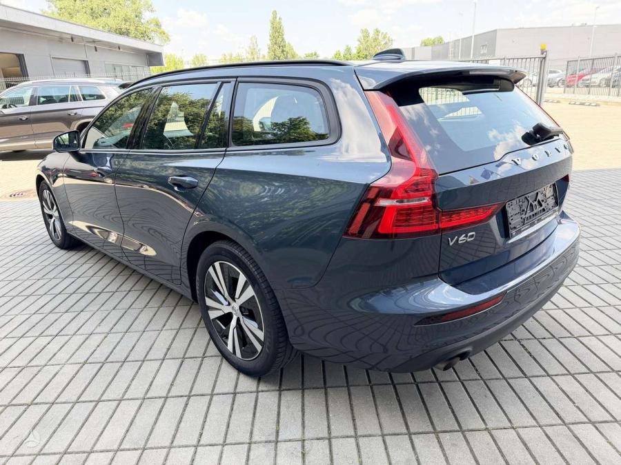 Grey Volvo V60 2022 in Kaunas, with an engine capacity of 1.97 L and mileage of 198 thousand km for 15900 €, photo 5 on AUTOMOTO.COM.LV