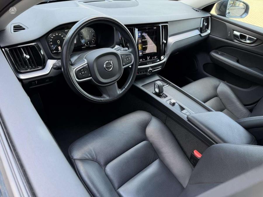 Grey Volvo V60 2022 in Kaunas, with an engine capacity of 1.97 L and mileage of 198 thousand km for 15900 €, photo 6 on AUTOMOTO.COM.LV