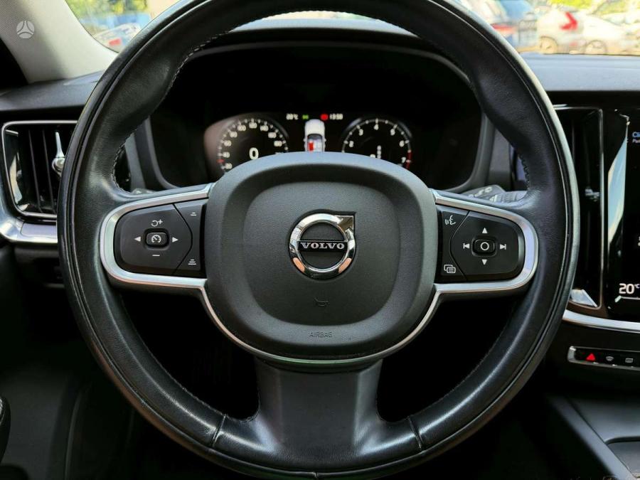 Grey Volvo V60 2022 in Kaunas, with an engine capacity of 1.97 L and mileage of 198 thousand km for 15900 €, photo 7 on AUTOMOTO.COM.LV