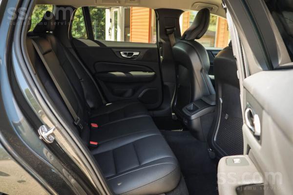 Pelēks Volvo V60 2022 Tukums, ar dzinēja tilpumu 2.00 L un nobraukumu 194 tūkst. km par 15790 €, foto 10 vietnē AUTOMOTO.COM.LV