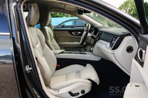 Pelēks Volvo V60 2022 Tukums, ar dzinēja tilpumu 2.00 L un nobraukumu 209 tūkst. km par 16290 €, foto 8 vietnē AUTOMOTO.COM.LV