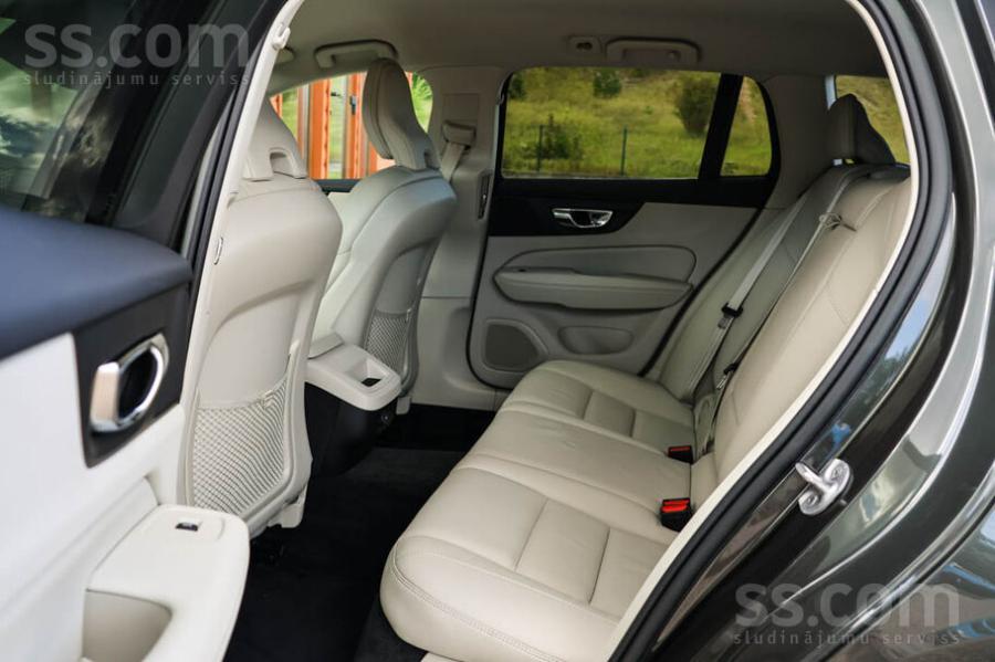 Pelēks Volvo V60 2022 Tukums, ar dzinēja tilpumu 2.00 L un nobraukumu 209 tūkst. km par 16290 €, foto 9 vietnē AUTOMOTO.COM.LV