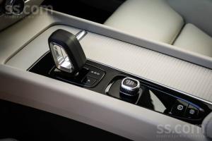Pelēks Volvo V60 2022 Tukums, ar dzinēja tilpumu 2.00 L un nobraukumu 209 tūkst. km par 16290 €, foto 16 vietnē AUTOMOTO.COM.LV