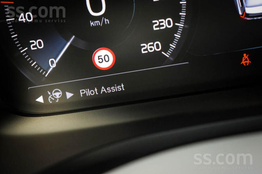 Pelēks Volvo V60 2022 Tukums, ar dzinēja tilpumu 2.00 L un nobraukumu 209 tūkst. km par 16290 €, foto 18 vietnē AUTOMOTO.COM.LV