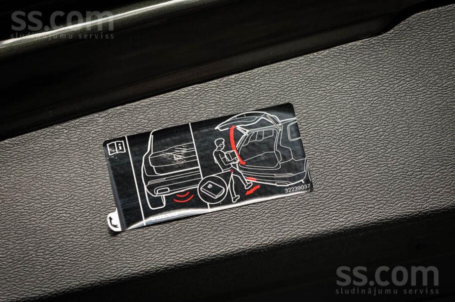 Pelēks Volvo V60 2022 Tukums, ar dzinēja tilpumu 2.00 L un nobraukumu 209 tūkst. km par 16290 €, foto 20 vietnē AUTOMOTO.COM.LV