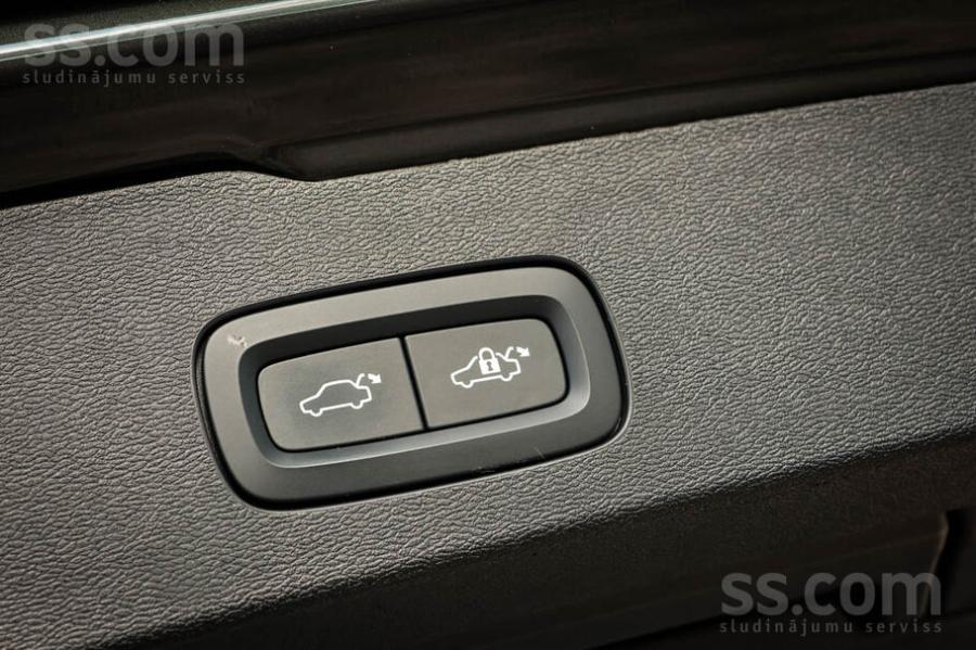 Pelēks Volvo V60 2022 Tukums, ar dzinēja tilpumu 2.00 L un nobraukumu 209 tūkst. km par 16290 €, foto 21 vietnē AUTOMOTO.COM.LV