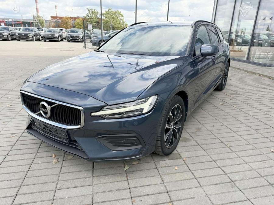 Grey Volvo V60 2022 in Kaunas, with an engine capacity of 1.97 L and mileage of 221 thousand km for 15900 €, photo 1 on AUTOMOTO.COM.LV