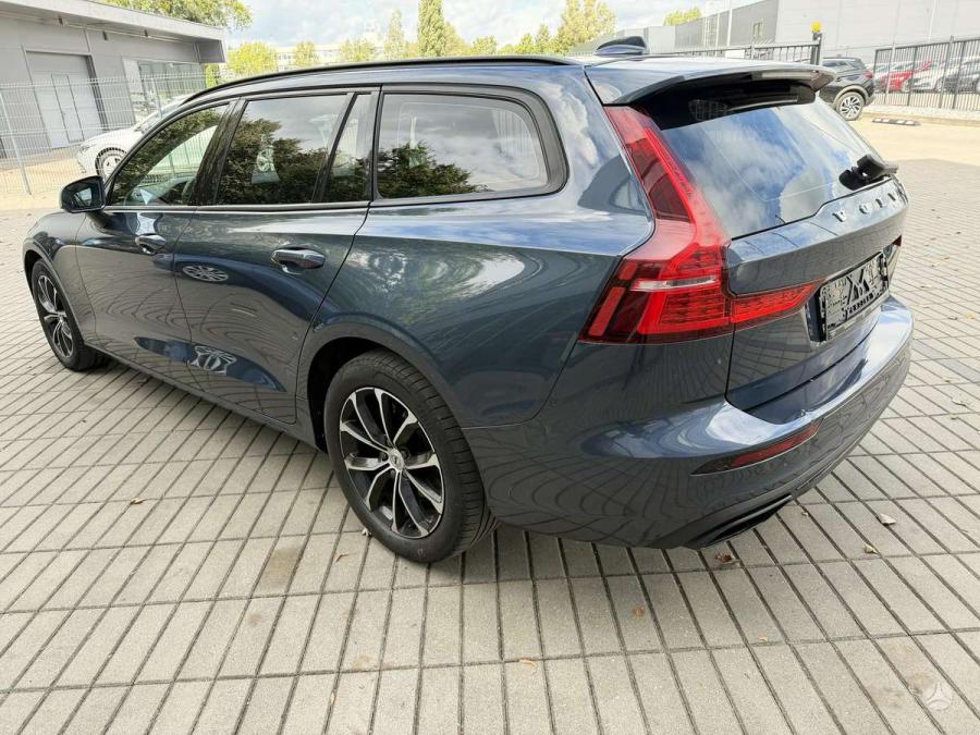 Grey Volvo V60 2022 in Kaunas, with an engine capacity of 1.97 L and mileage of 221 thousand km for 15900 €, photo 5 on AUTOMOTO.COM.LV