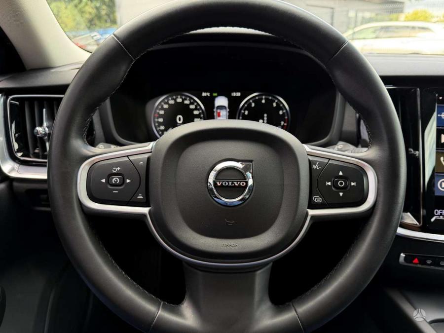 Grey Volvo V60 2022 in Kaunas, with an engine capacity of 1.97 L and mileage of 221 thousand km for 15900 €, photo 7 on AUTOMOTO.COM.LV