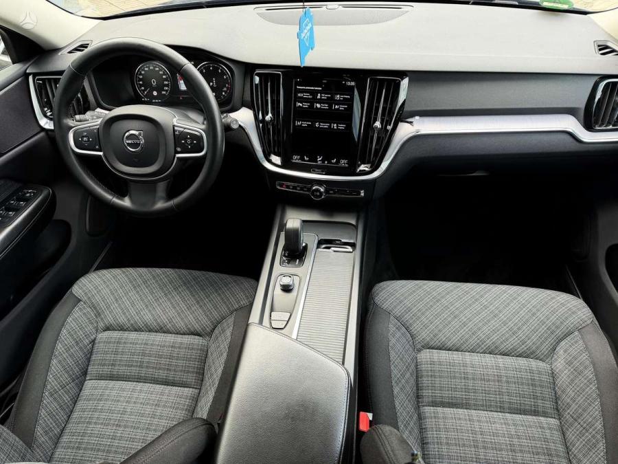 Grey Volvo V60 2022 in Kaunas, with an engine capacity of 1.97 L and mileage of 221 thousand km for 15900 €, photo 9 on AUTOMOTO.COM.LV