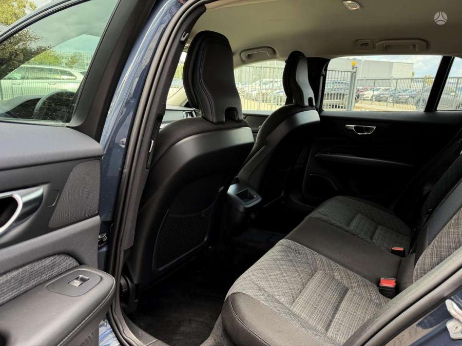 Grey Volvo V60 2022 in Kaunas, with an engine capacity of 1.97 L and mileage of 221 thousand km for 15900 €, photo 14 on AUTOMOTO.COM.LV