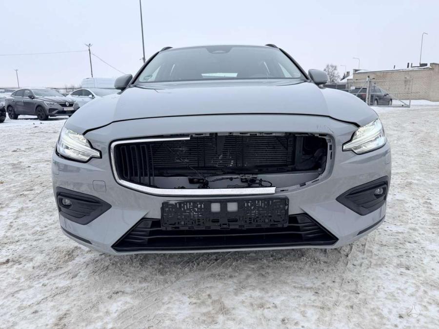 Pelēks Volvo V60 2023 Šauļi, ar dzinēja tilpumu 1.97 L un nobraukumu 30 tūkst. km par 21900 €, foto 2 vietnē AUTOMOTO.COM.LV