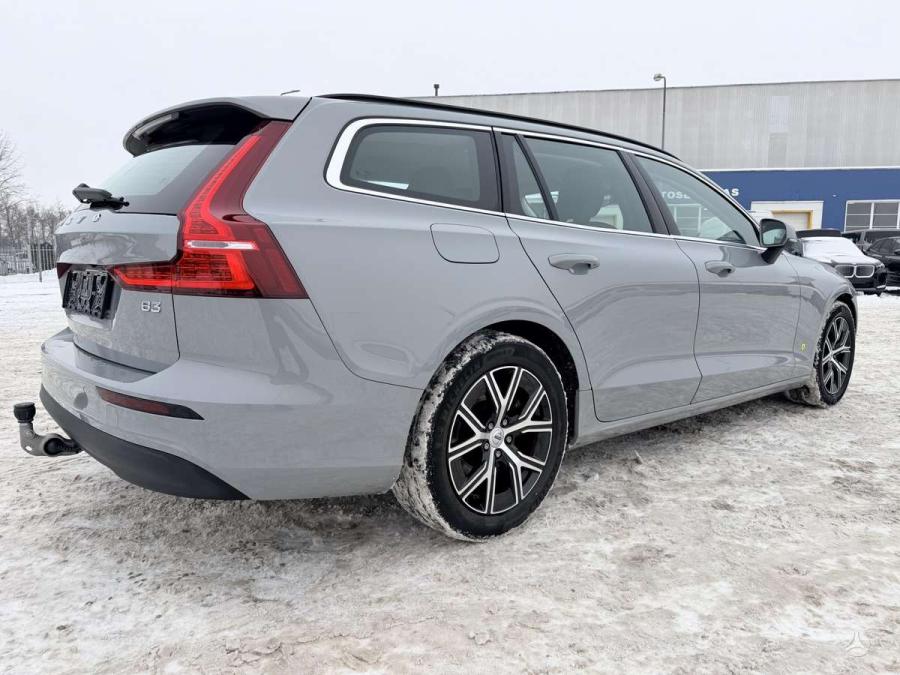 Pelēks Volvo V60 2023 Šauļi, ar dzinēja tilpumu 1.97 L un nobraukumu 30 tūkst. km par 21900 €, foto 4 vietnē AUTOMOTO.COM.LV