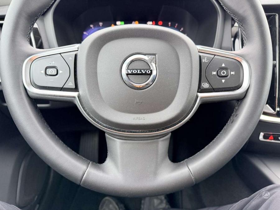 Pelēks Volvo V60 2023 Šauļi, ar dzinēja tilpumu 1.97 L un nobraukumu 30 tūkst. km par 21900 €, foto 13 vietnē AUTOMOTO.COM.LV