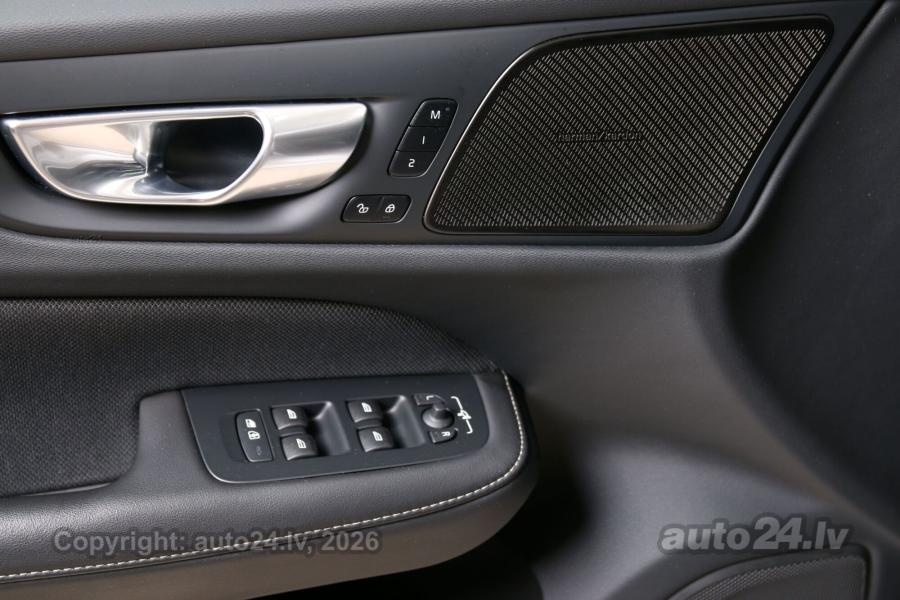 Pelēks Volvo V60 2023 Pērnava, ar dzinēja tilpumu 2.00 L un nobraukumu 51 tūkst. km par 36990 €, foto 14 vietnē AUTOMOTO.COM.LV