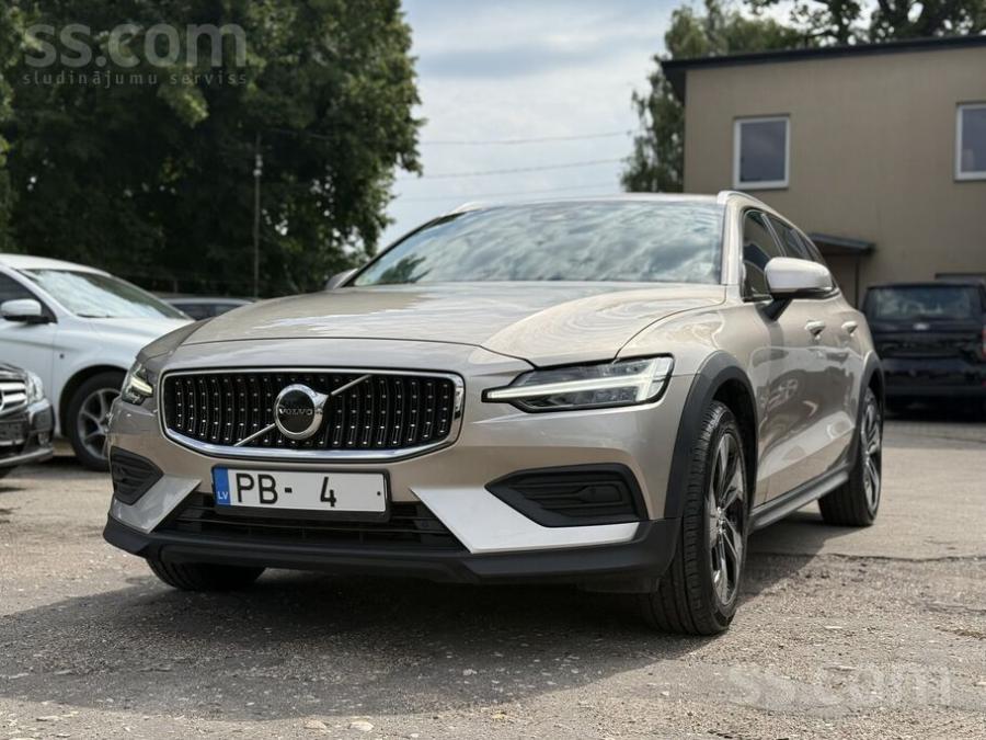 Серый Вольво B60 2023 в Рига, объемом двигателя 2.00 л и пробегом 0 тыс. км за 34800 €, фото 1 на AUTOMOTO.COM.LV