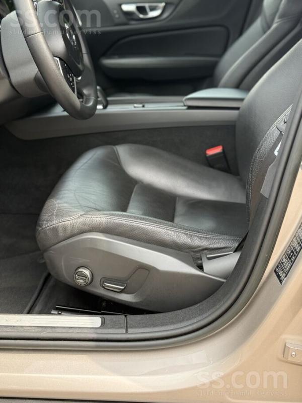 Pelēks Volvo V60 2023 Rīga, ar dzinēja tilpumu 2.00 L un nobraukumu 0 tūkst. km par 34800 €, foto 6 vietnē AUTOMOTO.COM.LV