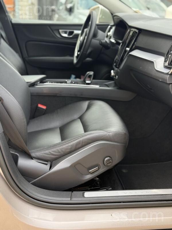 Pelēks Volvo V60 2023 Rīga, ar dzinēja tilpumu 2.00 L un nobraukumu 0 tūkst. km par 34800 €, foto 7 vietnē AUTOMOTO.COM.LV