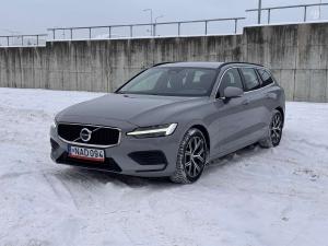 Pelēks Volvo V60 2024 Viļņa, ar dzinēja tilpumu 1.97 L un nobraukumu 54 tūkst. km par 34300 €, foto  vietnē AUTOMOTO.COM.LV