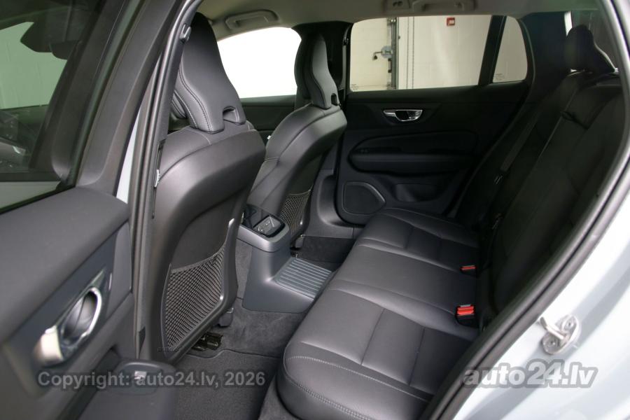 Pelēks Volvo V60 2024 Pērnava, ar dzinēja tilpumu 2.00 L un nobraukumu 28 tūkst. km par 44990 €, foto 12 vietnē AUTOMOTO.COM.LV