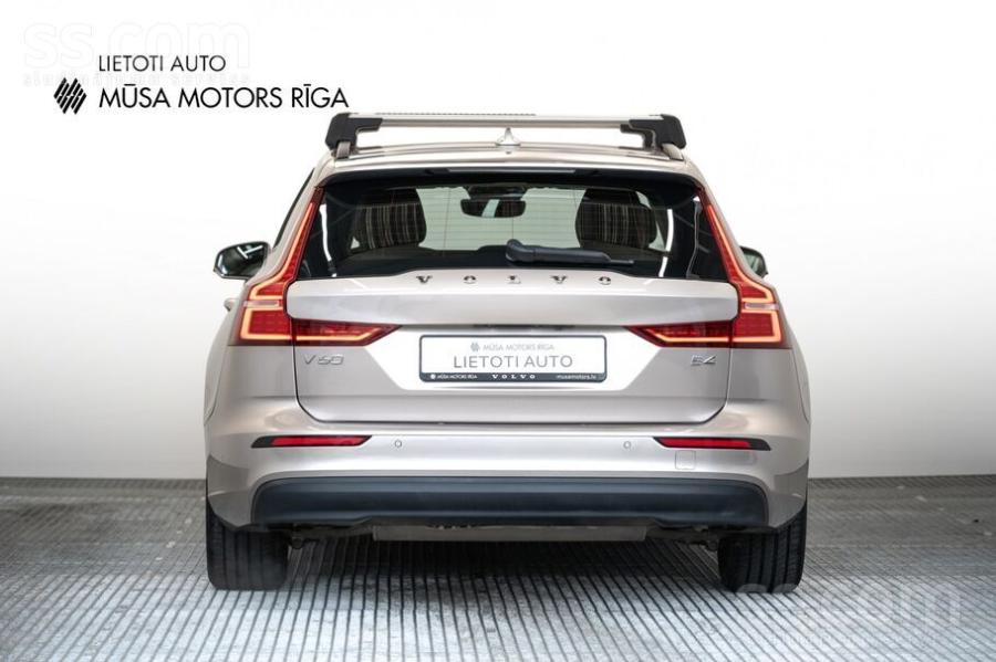 Grey Volvo V60 2024 in Riga, with an engine capacity of 2.00 L and mileage of 29 thousand km for 30900 €, photo 5 on AUTOMOTO.COM.LV