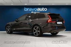 Grey Volvo V60 2024 in Tallinn, with an engine capacity of 2.00 L and mileage of 24 thousand km for 38900 €, photo 5 on AUTOMOTO.COM.LV
