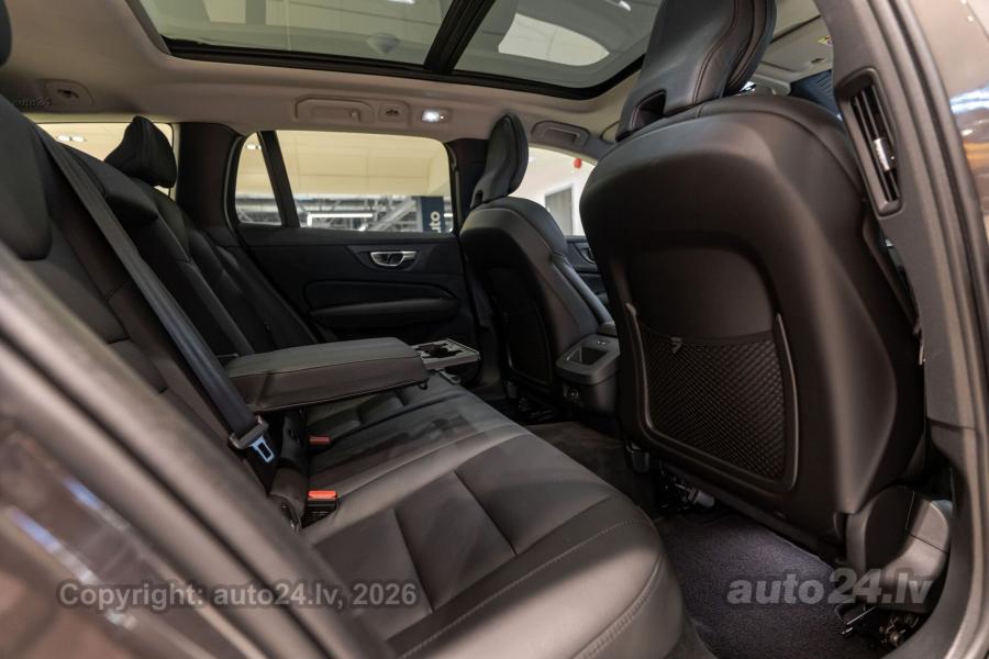 Grey Volvo V60 2024 in Tallinn, with an engine capacity of 2.00 L and mileage of 24 thousand km for 38900 €, photo 14 on AUTOMOTO.COM.LV